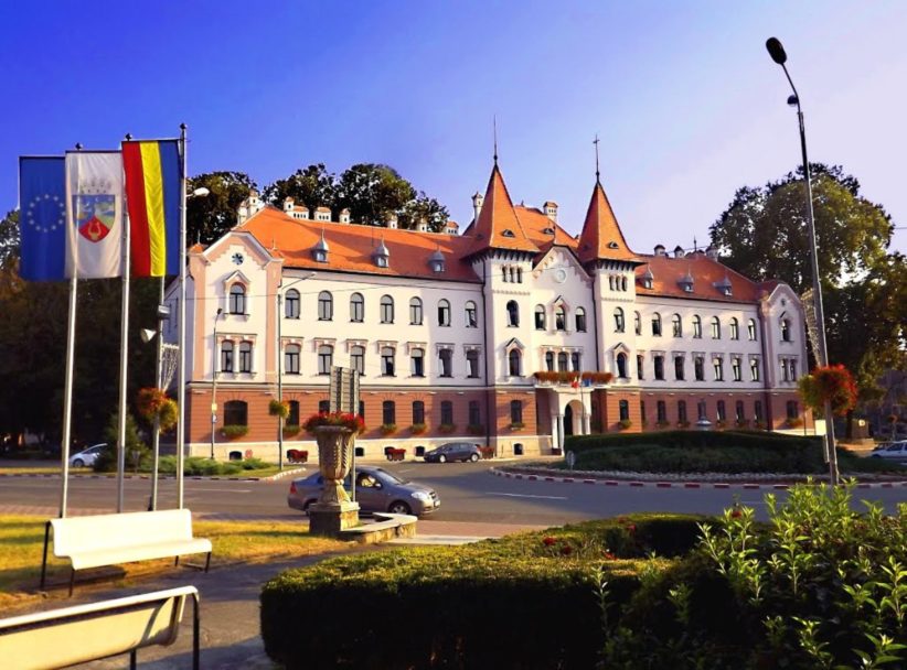 Primăria Lugoj vrea bani de la U.E. pentru instruirea angajaților